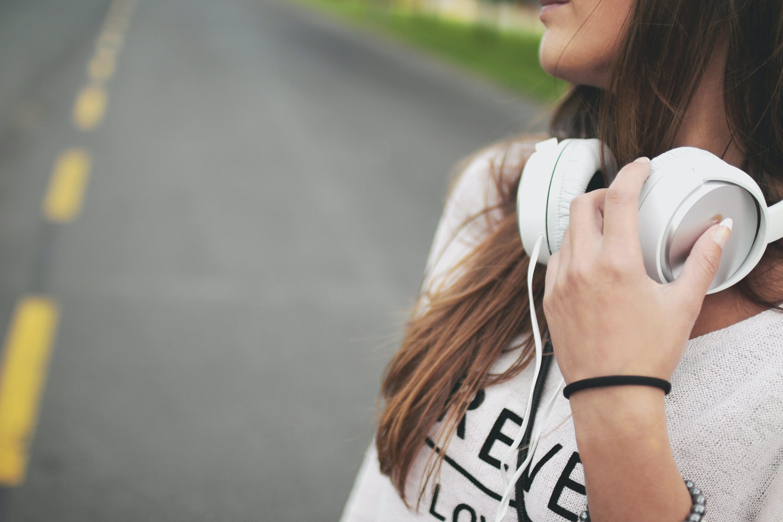 Listeners More Persuadable When Using Headphones Vs Speakers listeners-more-persuadable-when-using-headphones-vs-speakers